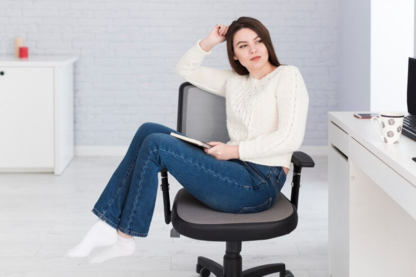 How To Elevate Your Legs While Sitting At A Desk | FlexiSpot